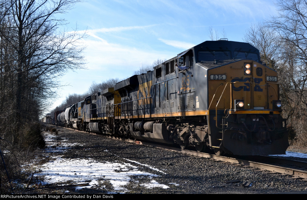CSX ES44AH 835 leads Q438-25